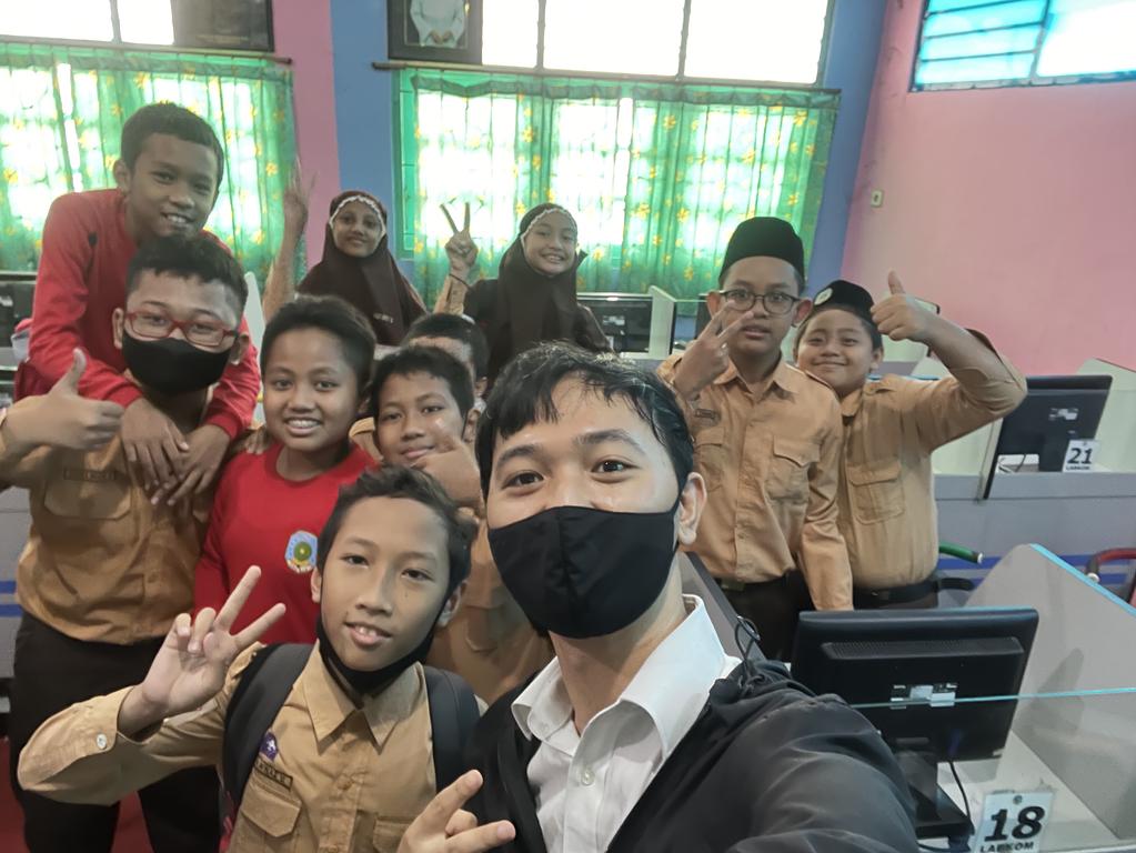 Adam Noto Hakarsa / Logs